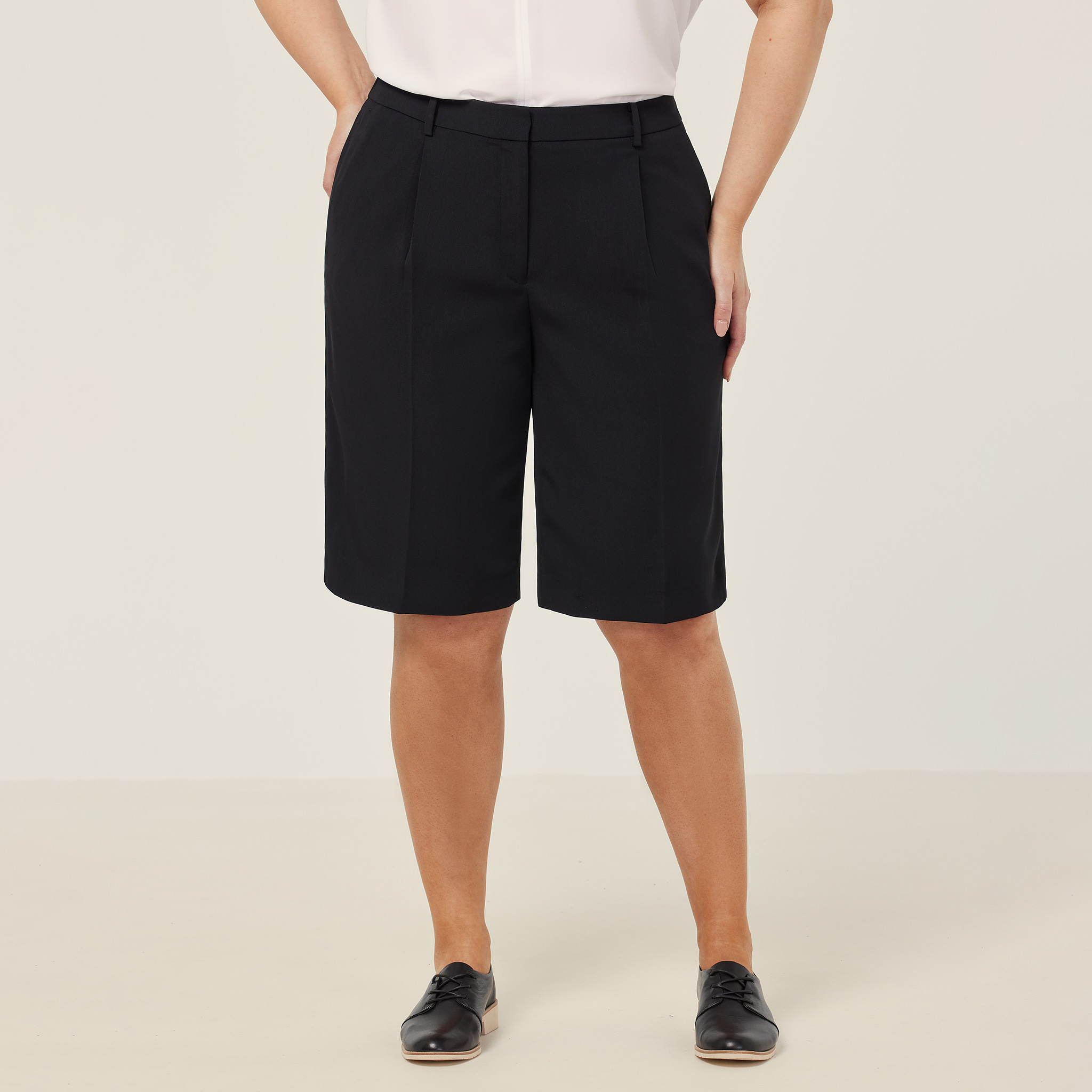 Crepe Stretch Relaxed Short, black | NNT Uniforms